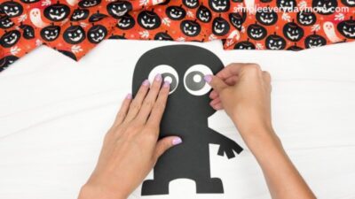 Fun Halloween Mummy Craft (Free Printable Template)